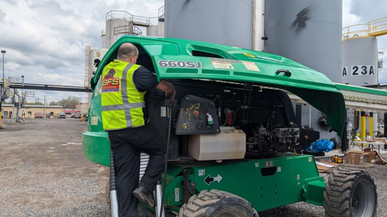 Mobile Hydraulic Hose Repair for Injection Molding | BFS Fleet Service