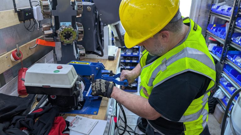 Mobile Hydraulic Hose Repair for Injection Molding | BFS Fleet Service